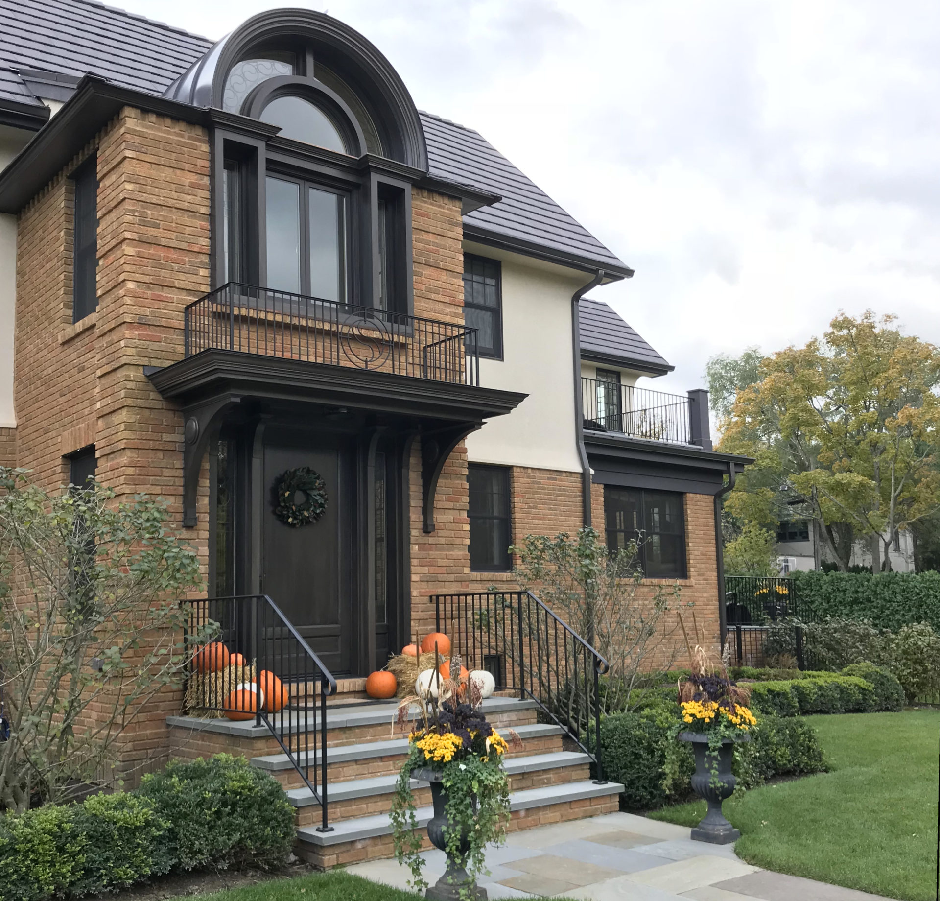 Looking for custom Minimalist residential vertical bar railing ...