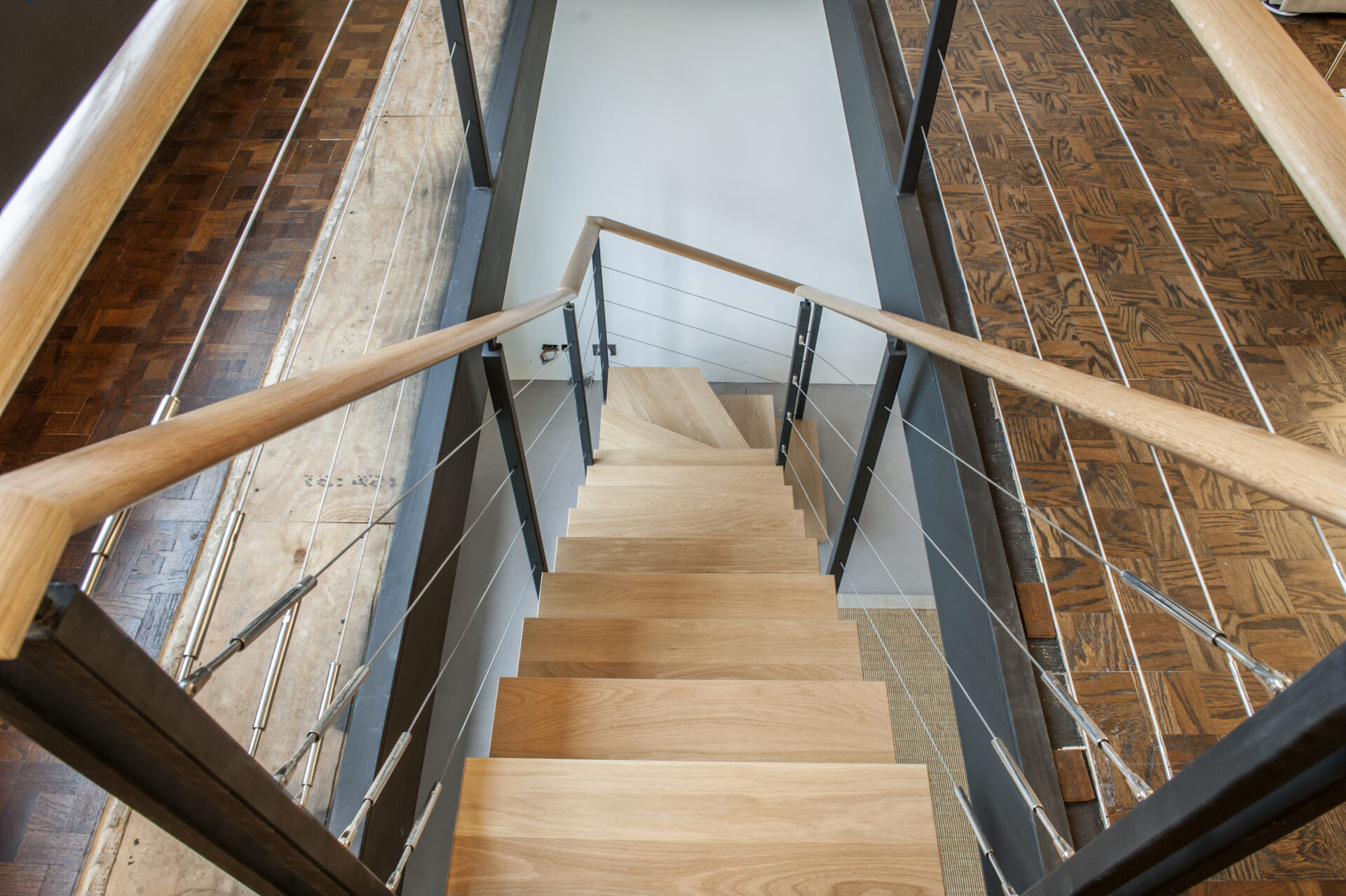 Looking for custom Minimalist residential cable railing? | Signature ...