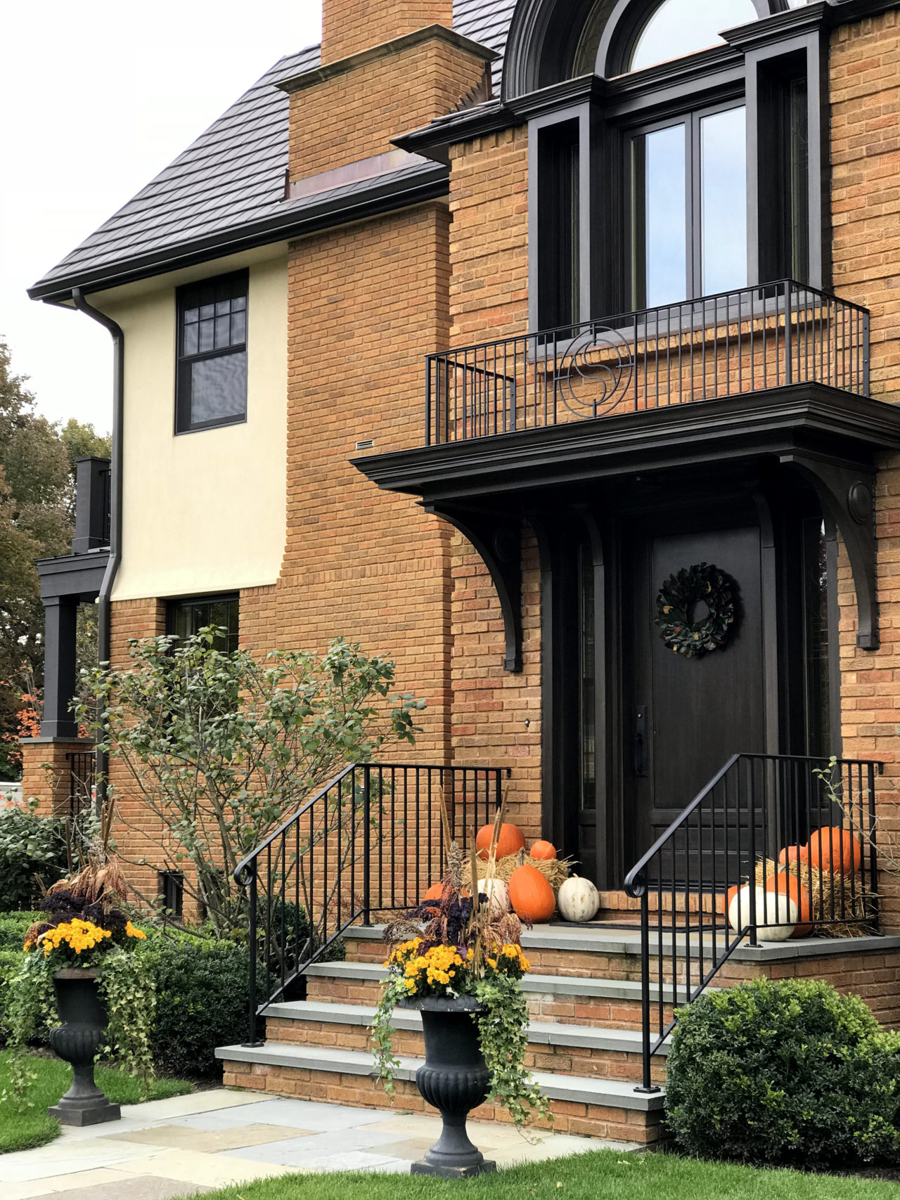 Looking for custom Minimalist residential vertical bar railing ...